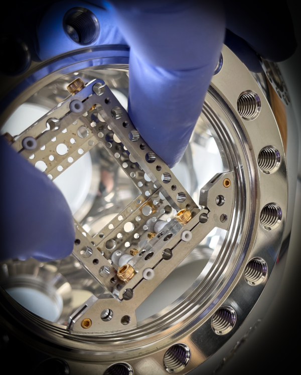 Groove Grabbers (Internal Mounting Clamps) | Kimball Physics | Find Top ...